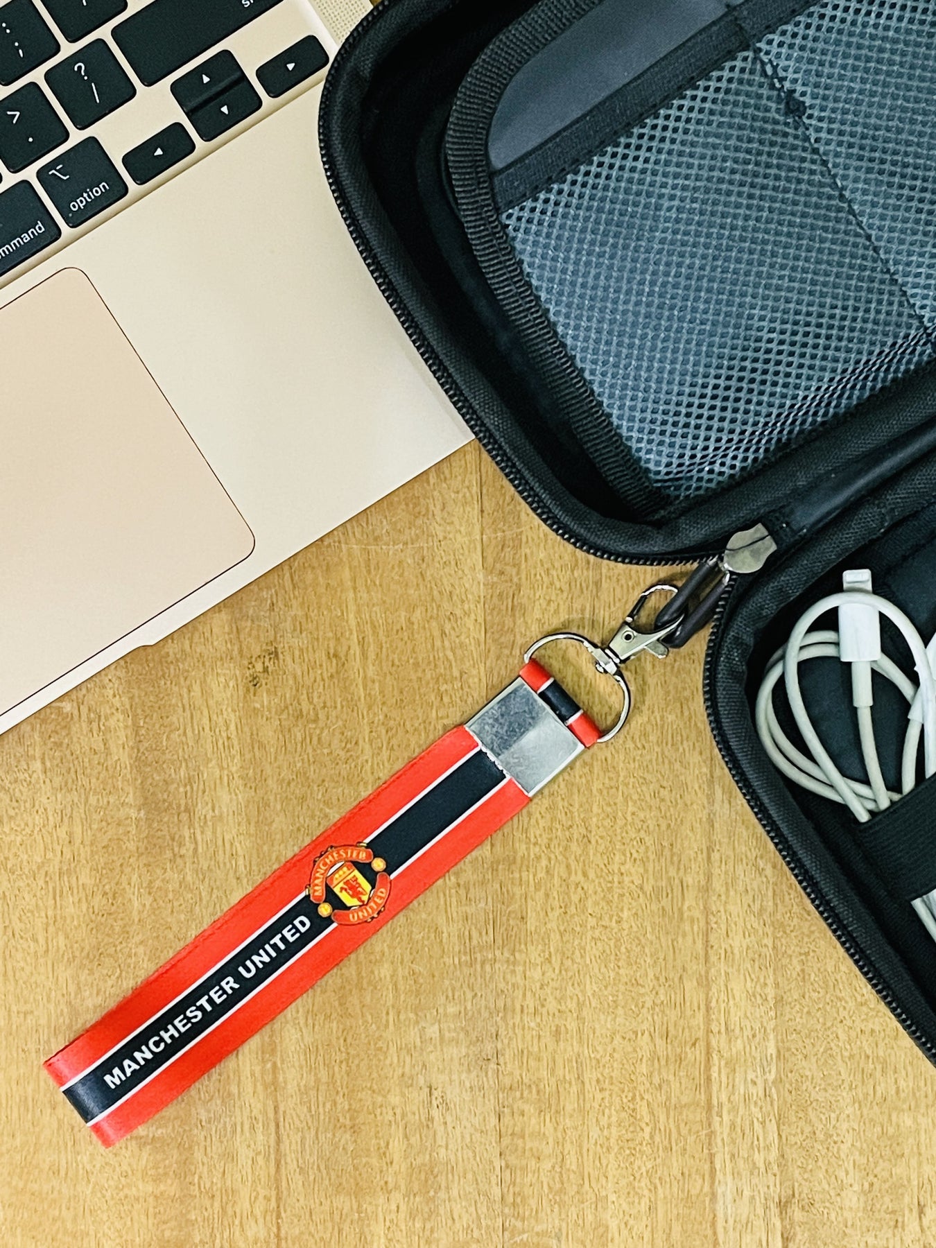 Manchester United Keychain – SINCE 7 STORE